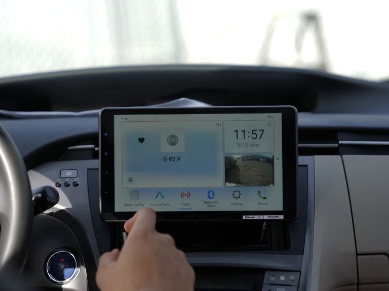 How to Install Apple CarPlay in Older Car for Connectivity?